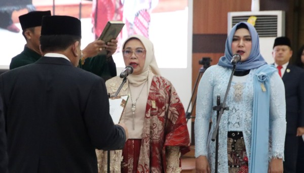 Rita Sari Puspita dan Endah Suwarni Dilantik jadi PAW Anggota DPRD ...